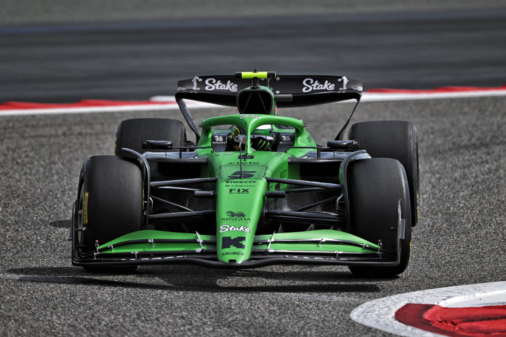 Formula 1 2025 - Kick Sauber kausiennakko - Atleetti.fi