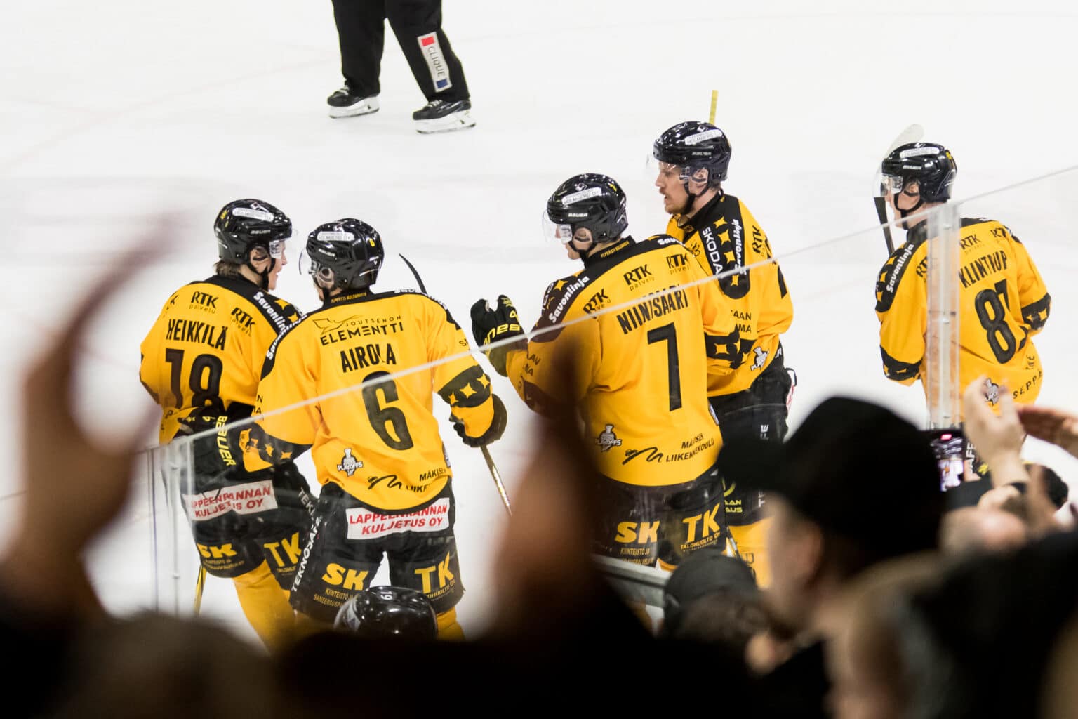 "Koko SM-liigan historian suurin sensaatio" – SaiPa marssi finaaleihin, Lukko pronssiotteluun ...